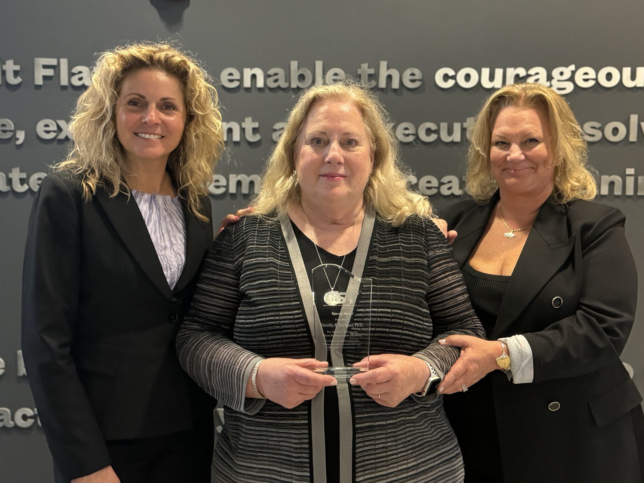 MachH2 CEO Accepts Synergy Award from Chicago Council on Science and ...